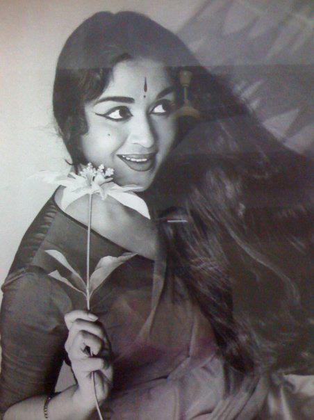 Unseen Photos of B. Saroja Devi: Timeless Elegance Captured | Rare ...