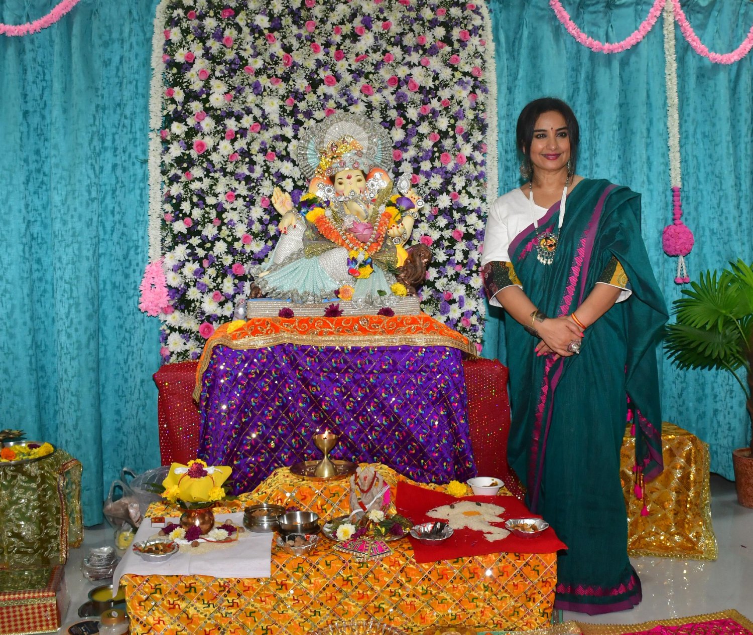 Ganesh Chaturthi 2025: Ananya Panday to Kareena Kapoor Bring Bappa Home ...
