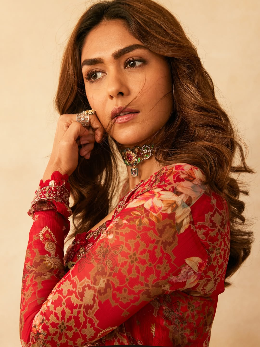 కొంచెం ప్రేమ, కొంచెం బలం.. నా కోరిక ఇదేనంటూ మృణాల్ ఠాకూర్ పోస్ట్ ...