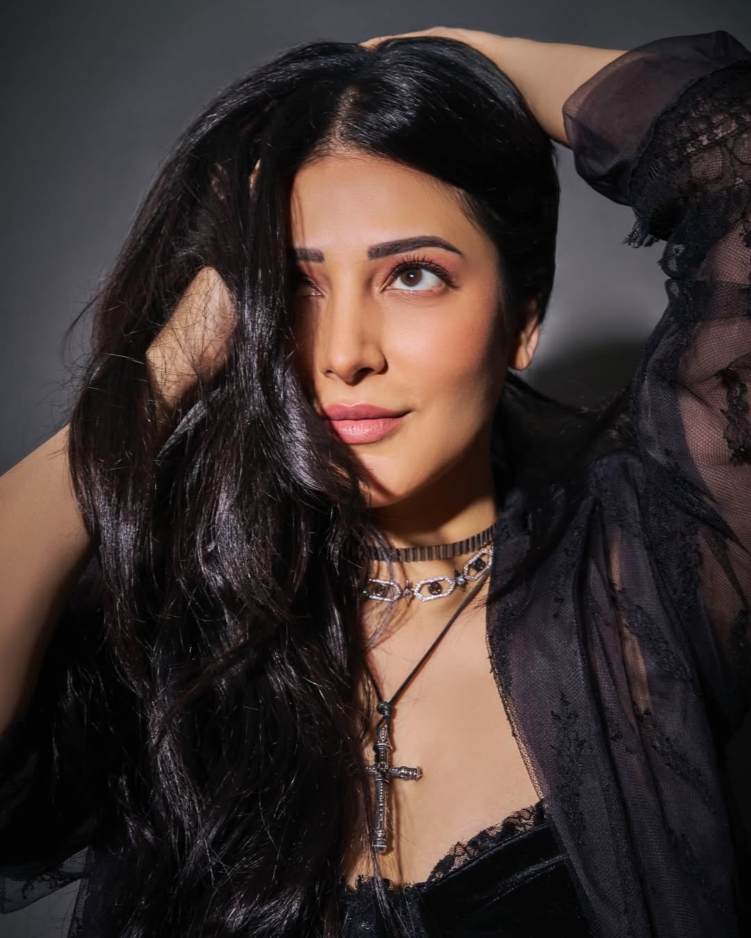 Shruti Haasan Stuns in Bold Black Gothic Photoshoot | Shruti Haasan ...