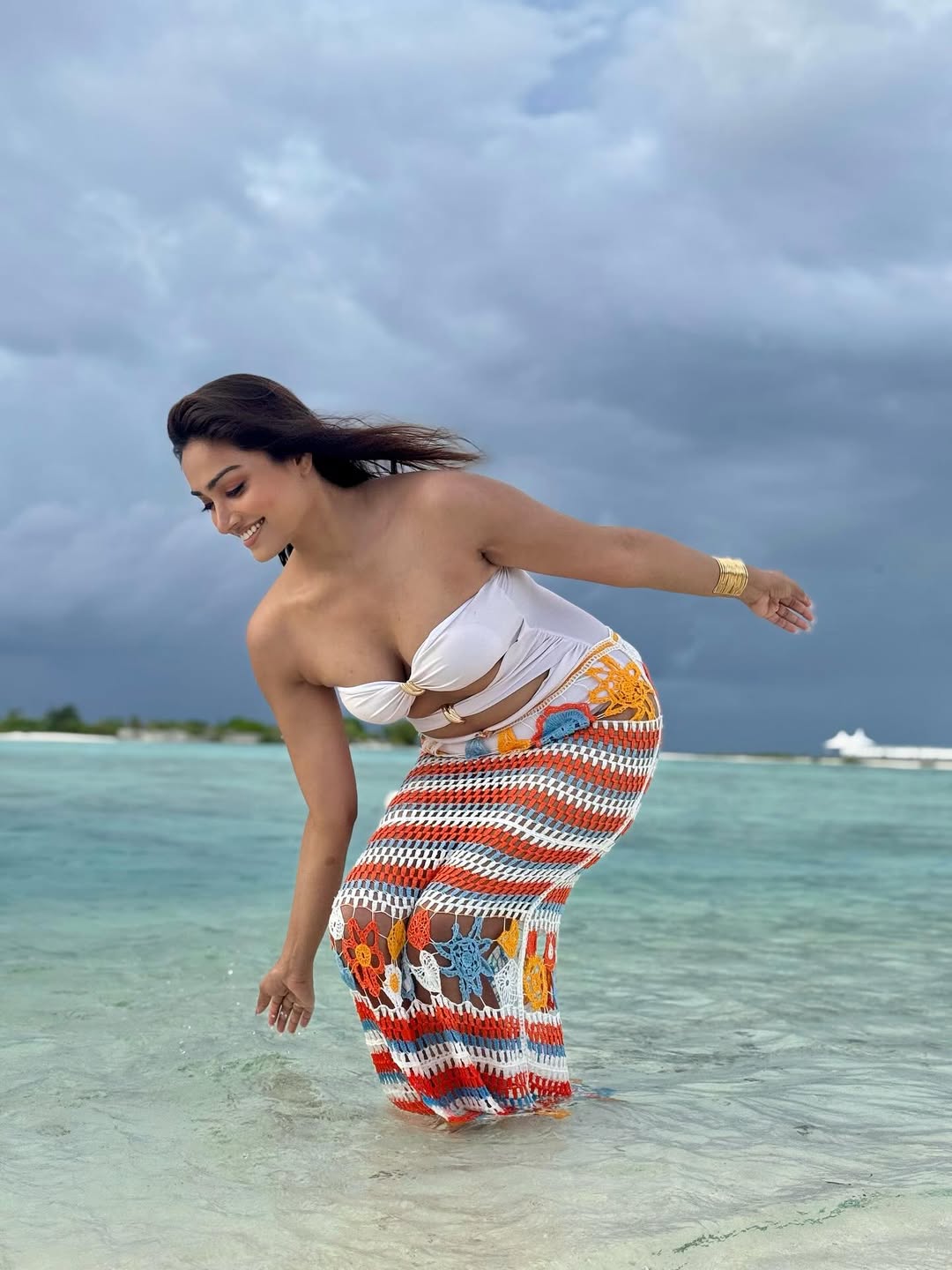 Aishwarya Devan’s Bold Beach Photoshoot Redefines Elegance | Fearless & Fabulous: Aishwarya ...