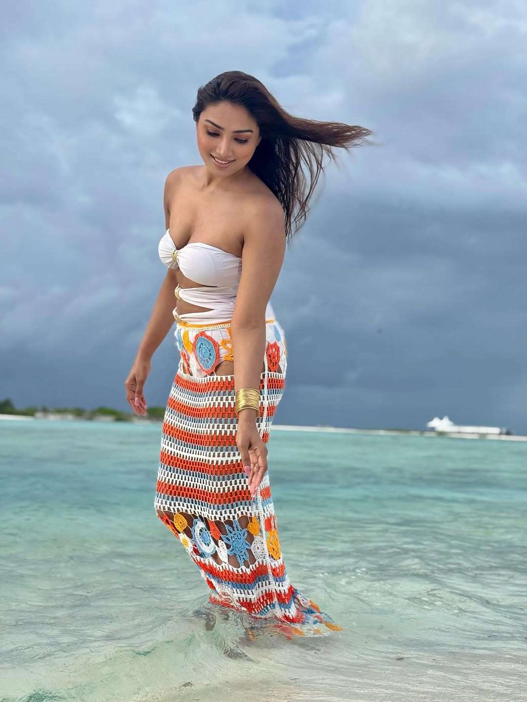 அனேகன் பட வில்லியை ஞாபகமிருக்கா?.. மாலத்தீவில் என்னம்மா மஜா பண்றாரு பாருங்க! | Anegan Fame ...