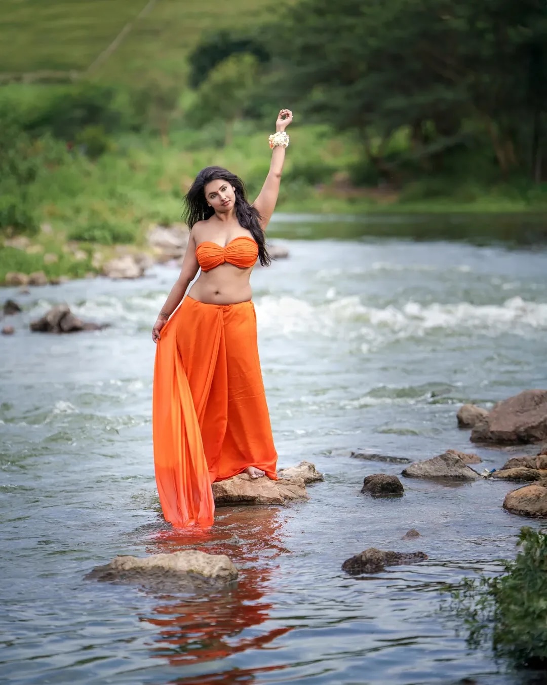 ஆரஞ்சு மிட்டாய் மாதிரியே இருக்கியேம்மா.. அனிகா விக்ரமனை பார்த்து சொக்கிப்போன ஃபேன்ஸ்! | Anicka ...