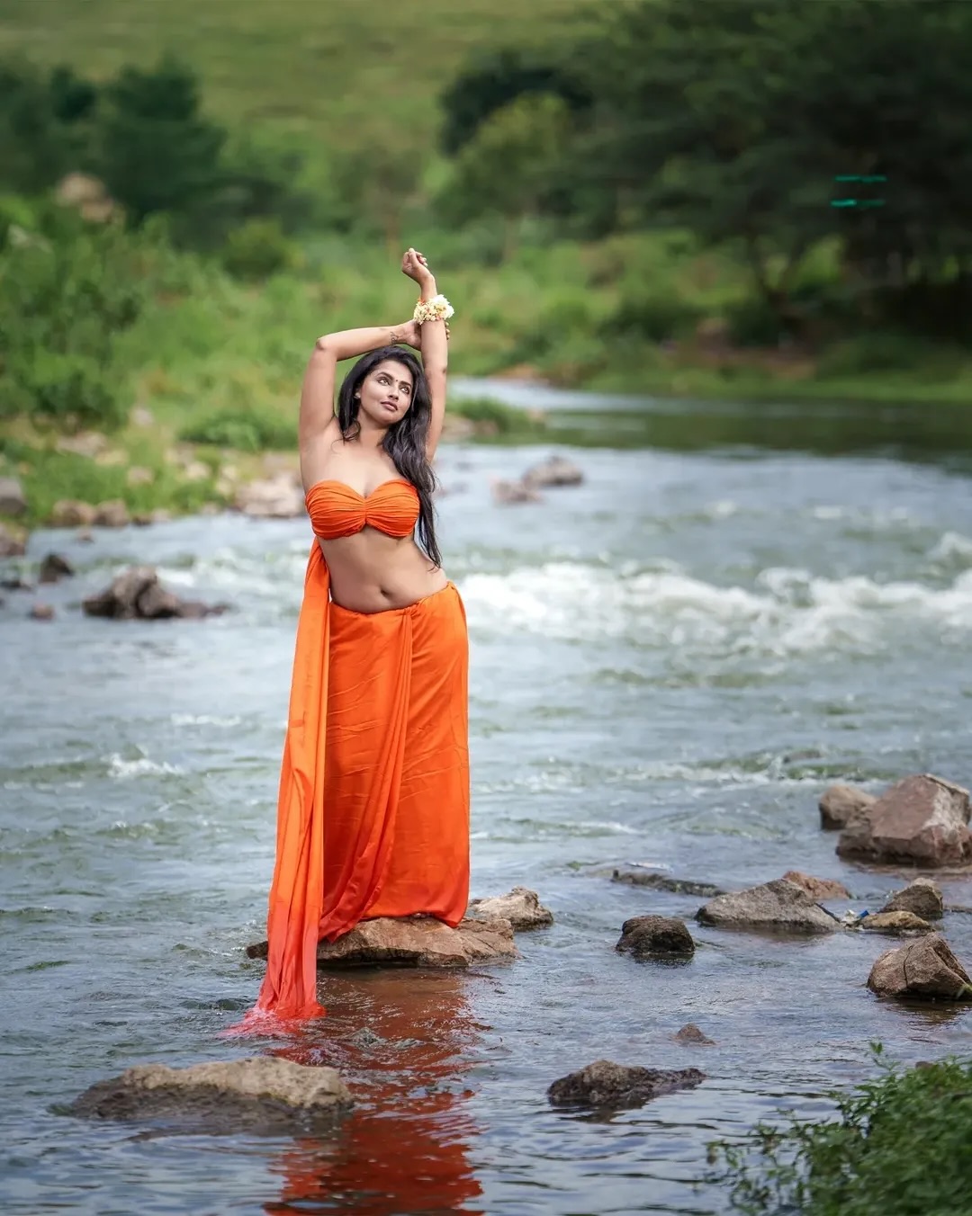 ஆரஞ்சு மிட்டாய் மாதிரியே இருக்கியேம்மா.. அனிகா விக்ரமனை பார்த்து சொக்கிப்போன ஃபேன்ஸ்! | Anicka ...