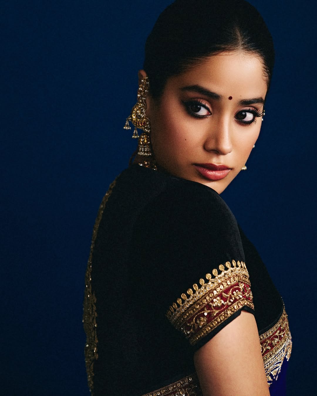 Janhvi Kapoor Redefines Elegance in Regal Sarees | Janhvi Kapoor Stuns ...