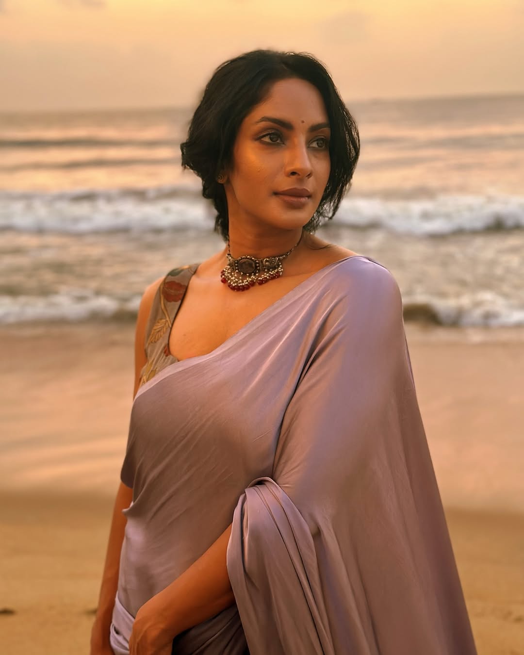 OG బ్యూటీ కిర్రాక్ లుక్స్.. 47 ఏళ్ల వయసులోనూ చెక్కుచెదరని అందంతో శ్రీయా ...