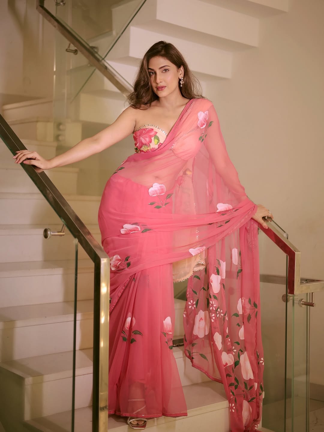 Reena Aggarwal Stuns in Pink Saree with Modern Elegance | Grace and ...