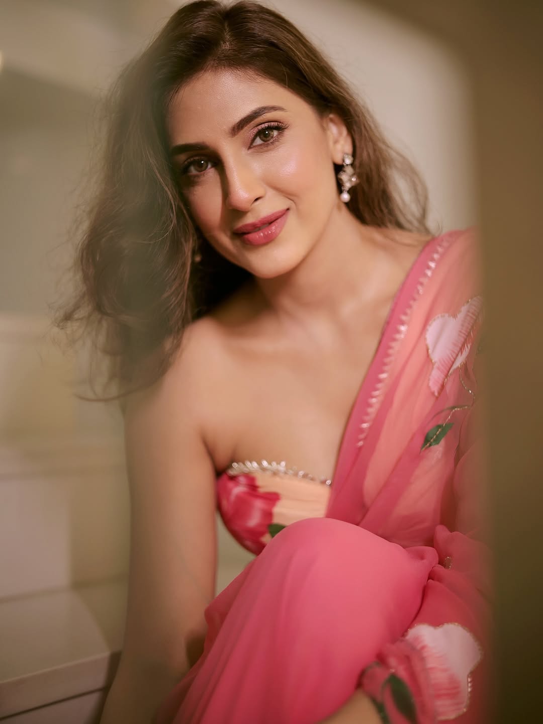 Reena Aggarwal Stuns in Pink Saree with Modern Elegance | Grace and ...