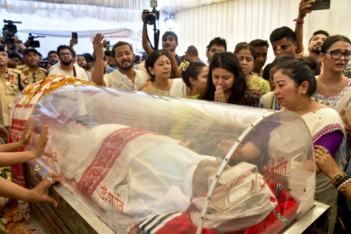 Assam Bids Emotional Farewell to Zubeen Garg | Zubeen Garg Final Journey: Tribute to a Musical ...