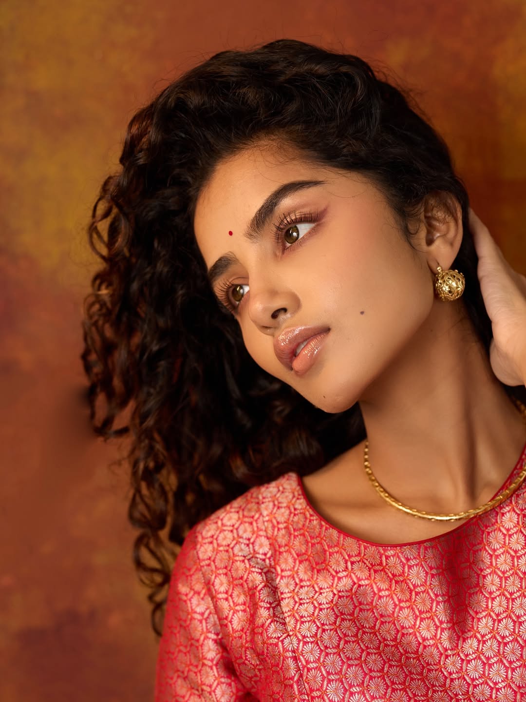 Anupama Parameswaran: இளசுகளை வசீகரிக்கும் அனுபமா பரமேஸ்வரன்.. அடடே ...
