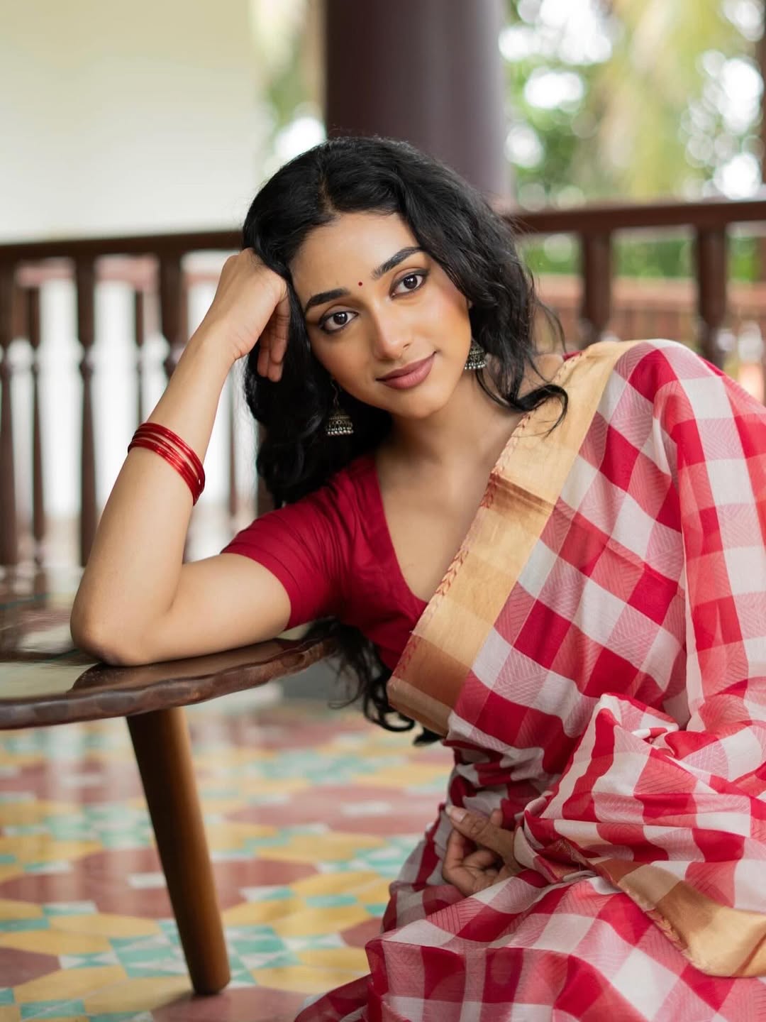 Preity Mukhundhan: காட்டன் சேலை கட்டி கலக்கலான லுக் விடும் ப்ரீத்தி ...