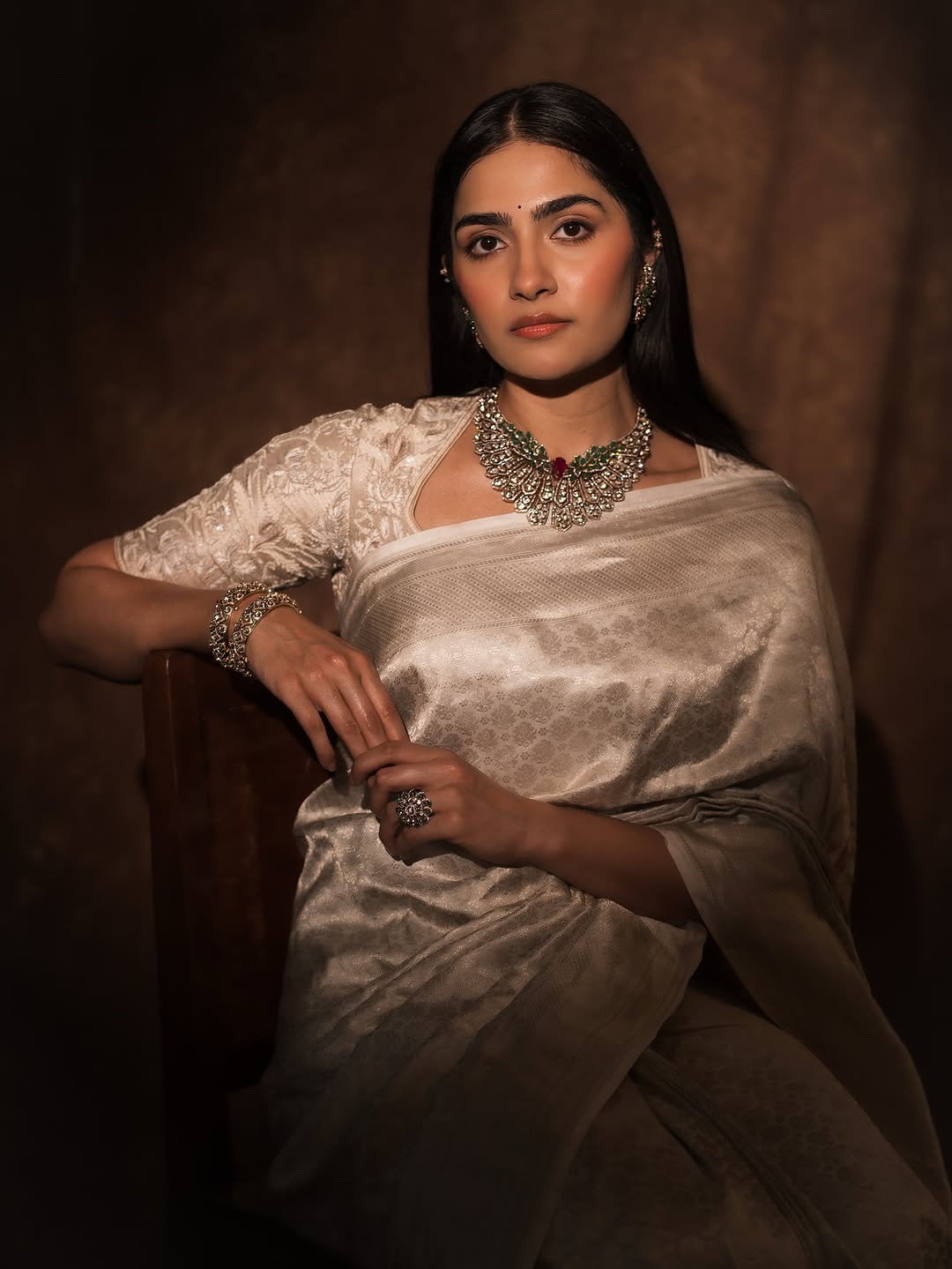 చీర కట్టులో మాయ చేసిన కాంతార బ్యూటీ .. రుక్మిణి వసంత్ గ్లామర్ ట్రీట్ అదుర్స్ | Actress Rukmini ...