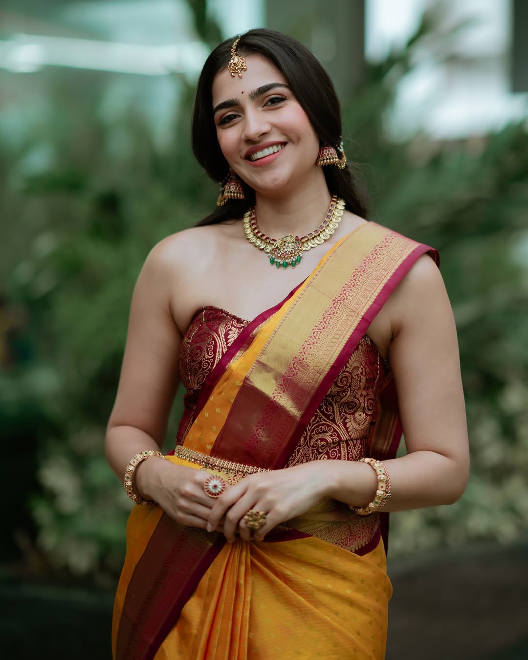 చీర కట్టులో మాయ చేసిన కాంతార బ్యూటీ .. రుక్మిణి వసంత్ గ్లామర్ ట్రీట్ అదుర్స్ | Actress Rukmini ...