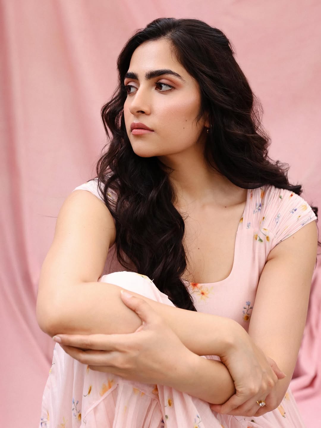 చీర కట్టులో మాయ చేసిన కాంతార బ్యూటీ .. రుక్మిణి వసంత్ గ్లామర్ ట్రీట్ అదుర్స్ | Actress Rukmini ...