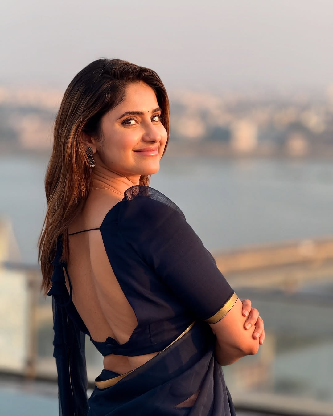 బిగ్‌బాస్ బ్యూటీ గ్లామర్ షో.. ఆయేషా అందాలు అదరహో! | Bigg Boss 9 Telugu Wild Card Entry Ayesha ...