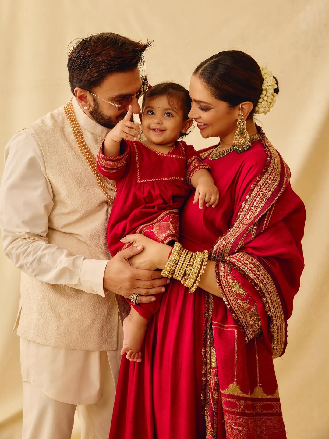 Deepika Padukone and Ranveer Singh Reveal Daughter Dua on Diwali | Meet ...