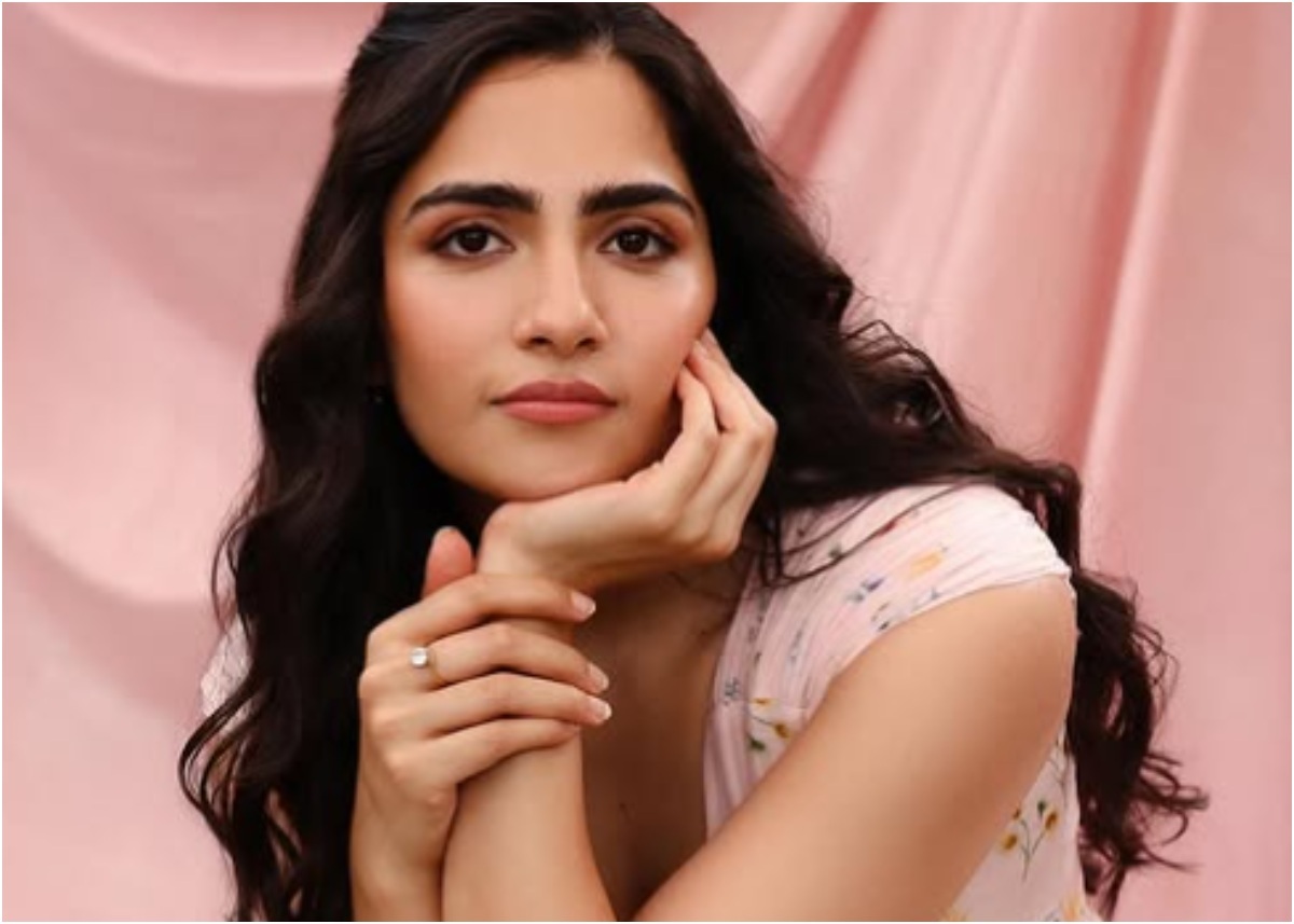 ராஷ்மிகா ஓரம் போங்க.. இனிமே இவங்க தான் நேஷனல் கிரஷ்.. ருக்மணி வசந்தின் போட்டோஸ்! | Kantara ...