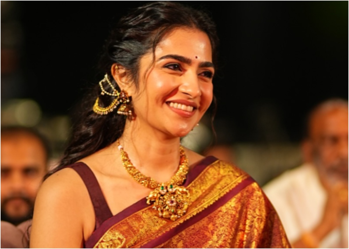 ராஷ்மிகா ஓரம் போங்க.. இனிமே இவங்க தான் நேஷனல் கிரஷ்.. ருக்மணி வசந்தின் போட்டோஸ்! | Kantara ...