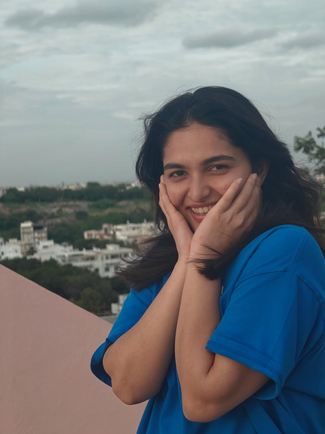 సొంతూరిలో చిల్ అవుతోన్న కాయదు లోహర్.. పట్టుచీరలో పద్ధతిగా పరువాల విందు | Kayadu Lohar Chilling ...