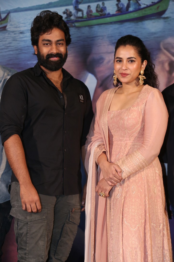 Sasivadane Press Meet: Rakshit Atluri and Komalee Prasad Shine | Director Sai Mohan Ubbana and ...