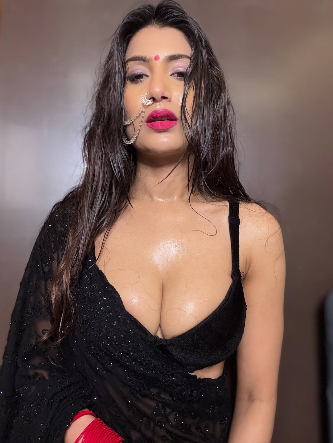 Shanu Dhekawa Bold & Elegant: A Modern Glamour Icon | Stunning Shanu Dhekawa Shines in Confident ...