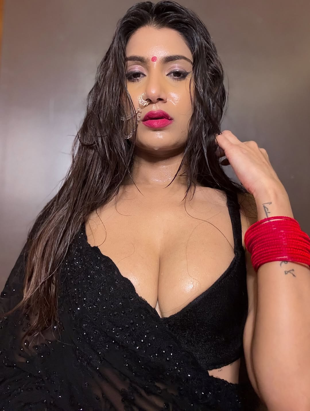 Shanu Dhekawa Bold & Elegant: A Modern Glamour Icon | Stunning Shanu Dhekawa Shines in Confident ...