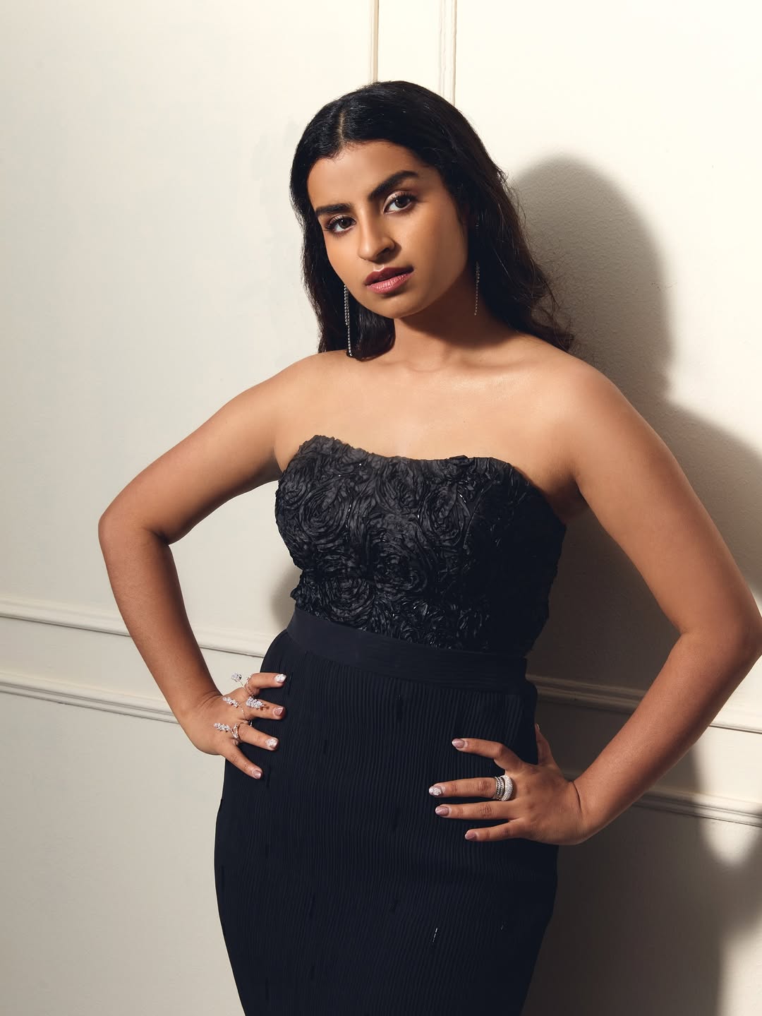 Sivaangi : ஜம்முனு டிரஸ் பண்ணீட்டு.. உம்முனு இருக்கும் சிவாங்கி ...