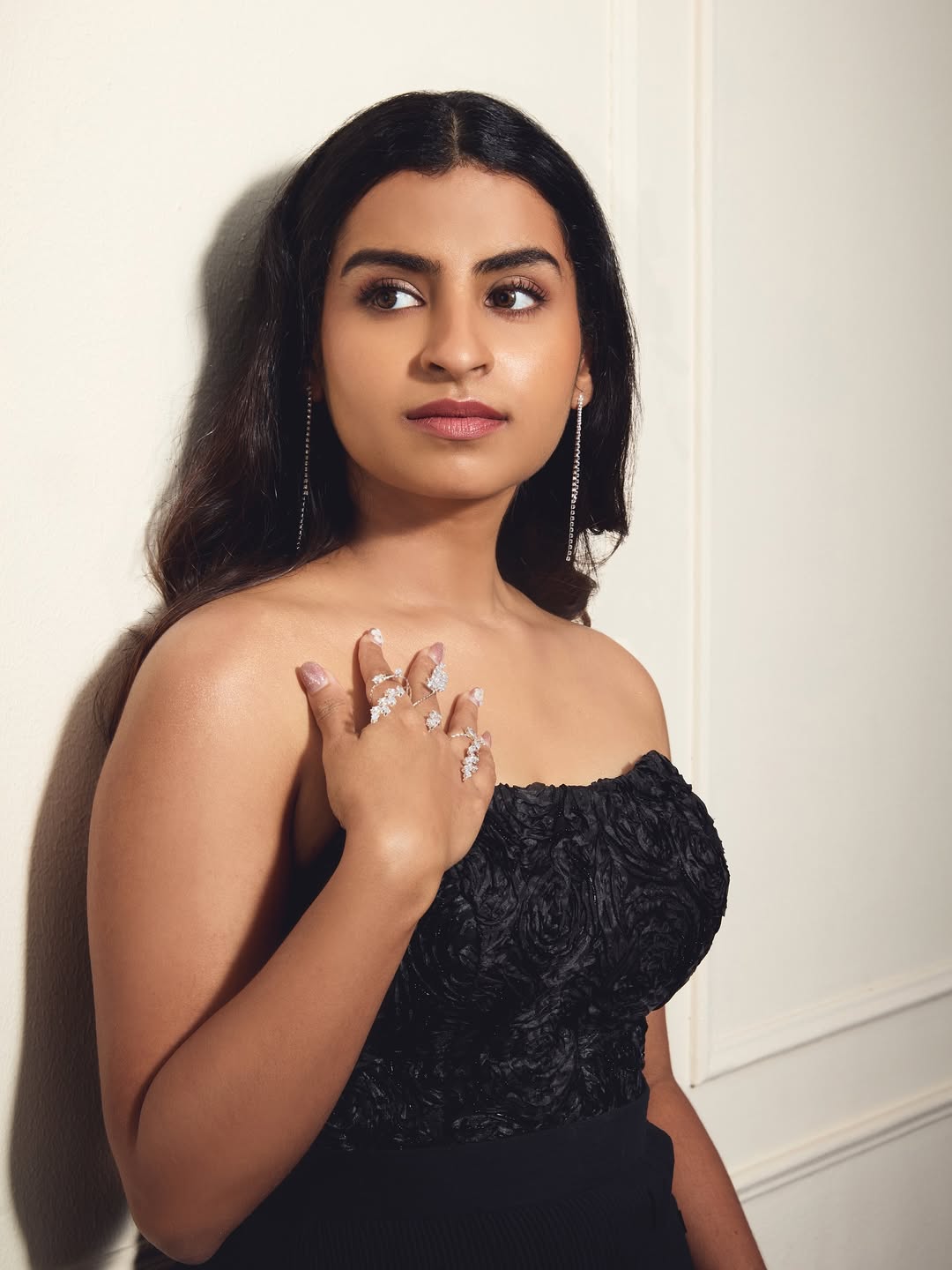 Sivaangi : ஜம்முனு டிரஸ் பண்ணீட்டு.. உம்முனு இருக்கும் சிவாங்கி ...