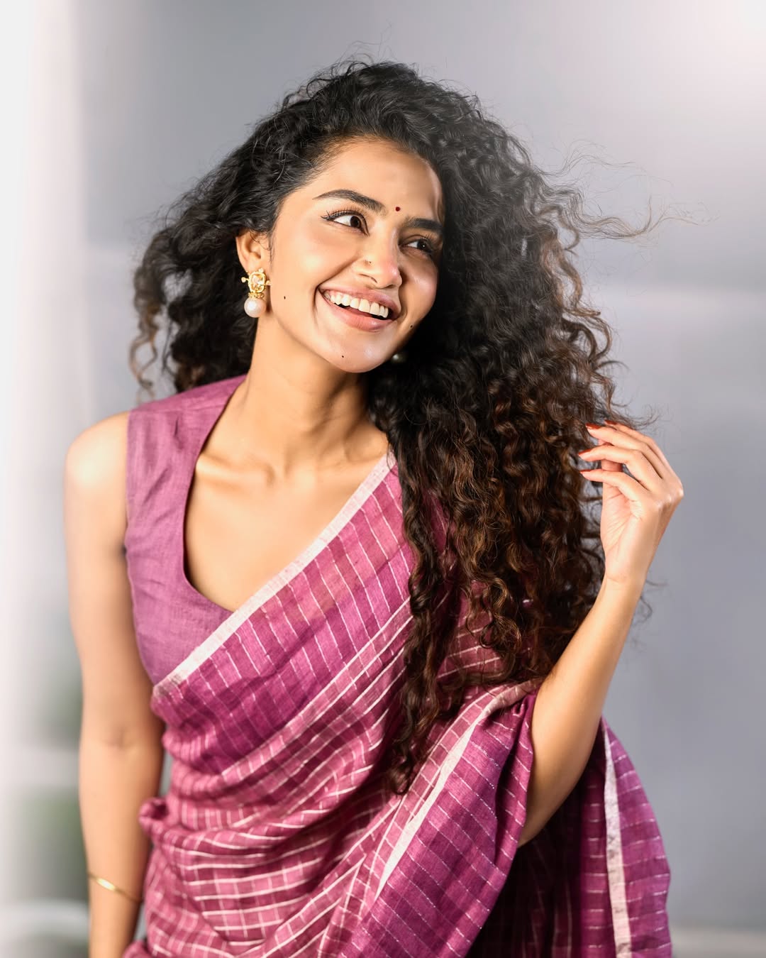 Anupama Parameswaran: பைசனின் காதலினா சும்மாவா.. சேலையில் கும்முனு ...