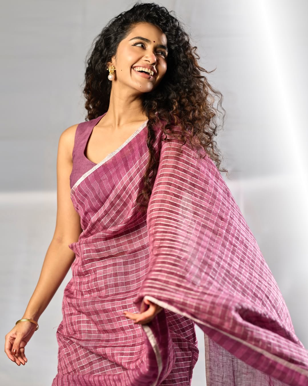 Anupama Parameswaran: பைசனின் காதலினா சும்மாவா.. சேலையில் கும்முனு ...