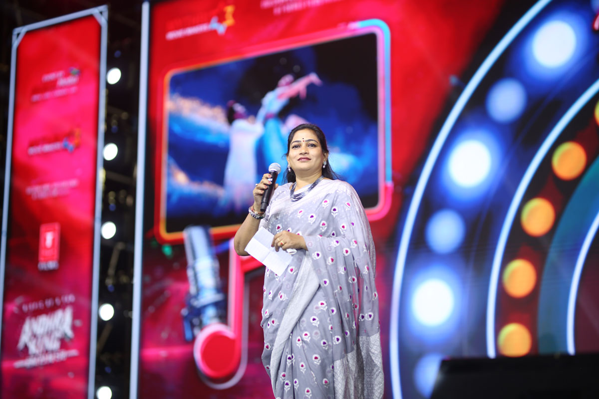 Andhra King Taluka Musical Live Concert Held at RK Beach Vizag ...