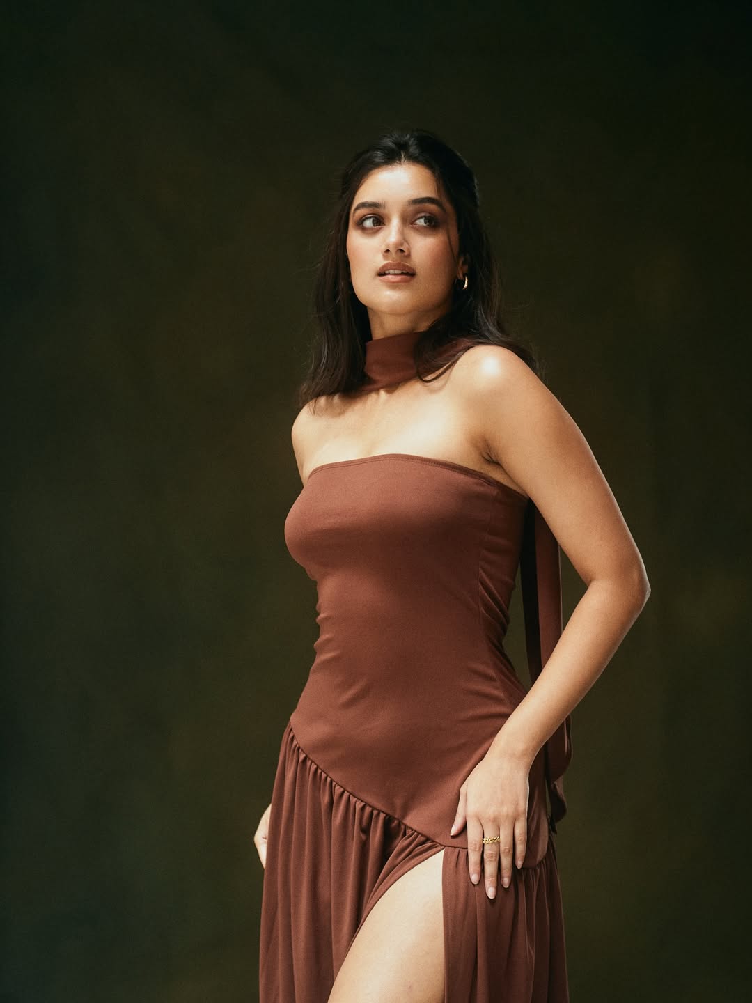 వింటేజ్ లుక్‌లో కవ్విస్తోన్న కాంత బ్యూటీ... ఫుల్ జోష్‌లో భాగ్య శ్రీ బోర్సే | Kaantha Actress ...