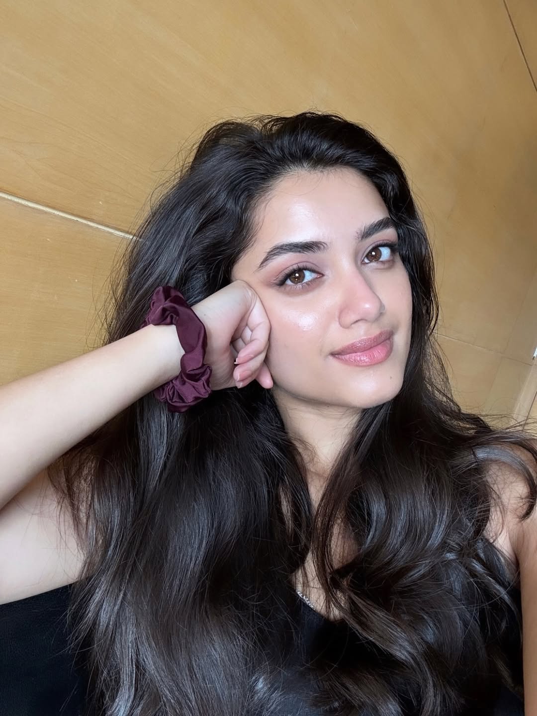 వింటేజ్ లుక్‌లో కవ్విస్తోన్న కాంత బ్యూటీ... ఫుల్ జోష్‌లో భాగ్య శ్రీ బోర్సే | Kaantha Actress ...