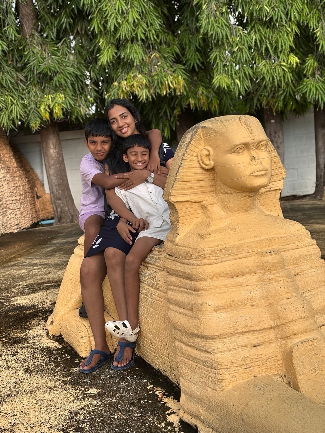 என் குழந்தைங்க ரொம்பவே அவஸ்த்தை படுறாங்க.. ஸ்ருதி ரங்கராஜ் வெளியிட்ட புகைப்படங்கள் ...