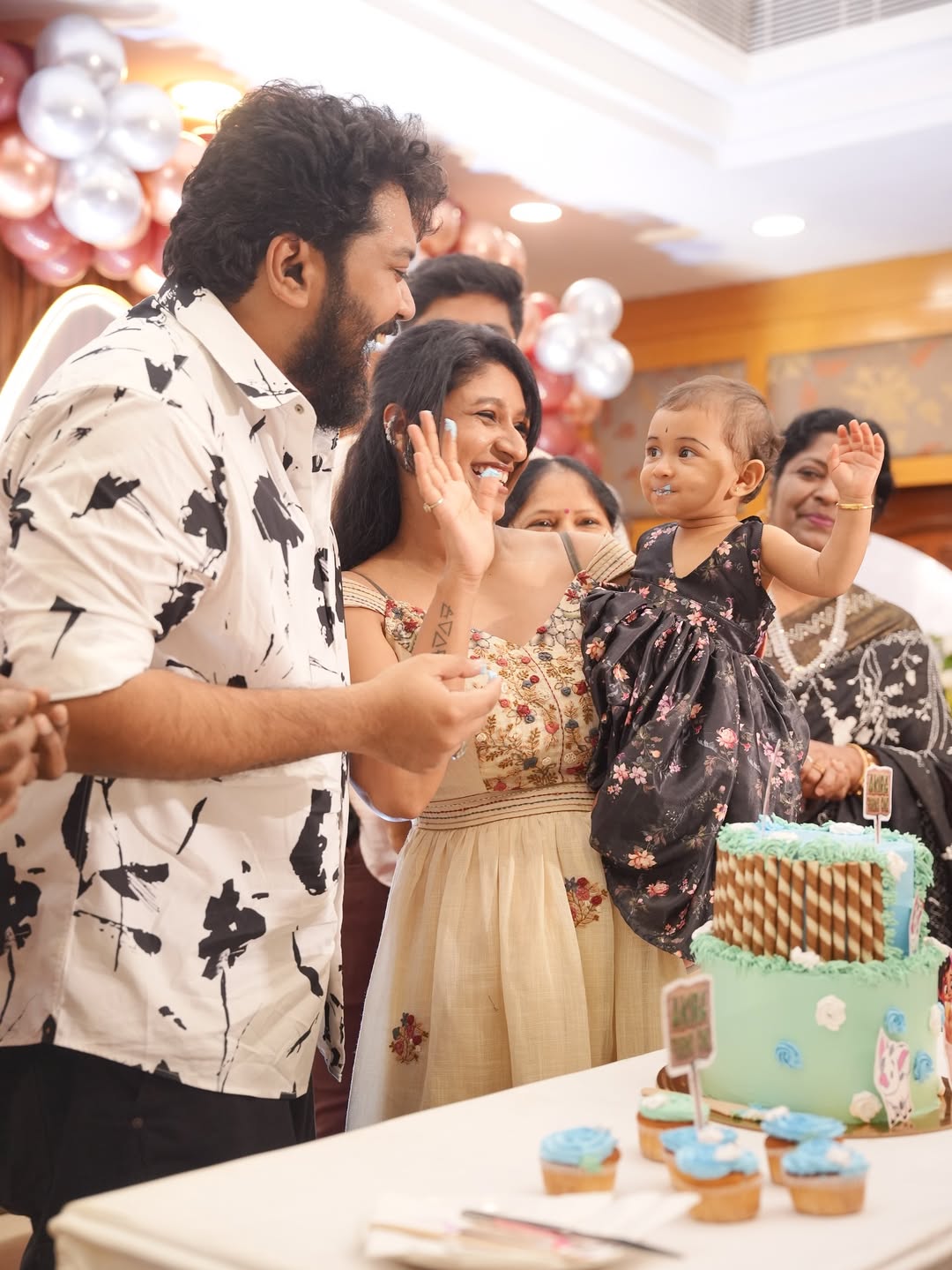 எம்.எஸ். பாஸ்கர் பேத்தி பிறந்தநாள் கொண்டாட்டம்.. தாத்தாவுக்கு பூரிப்பு ...