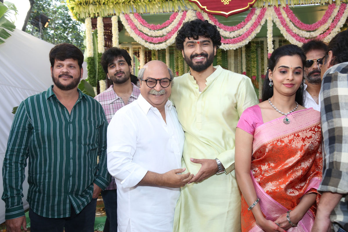 Padaharu Rojula Pandaga Opening Stills: First Look at the Film ...