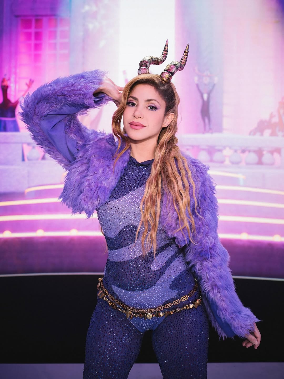 Shakira: தலையில் ஆட்டுக் கொம்போடு சுற்றும் ஷாகிரா.. ஆனாலும் தேவதைங்க ...