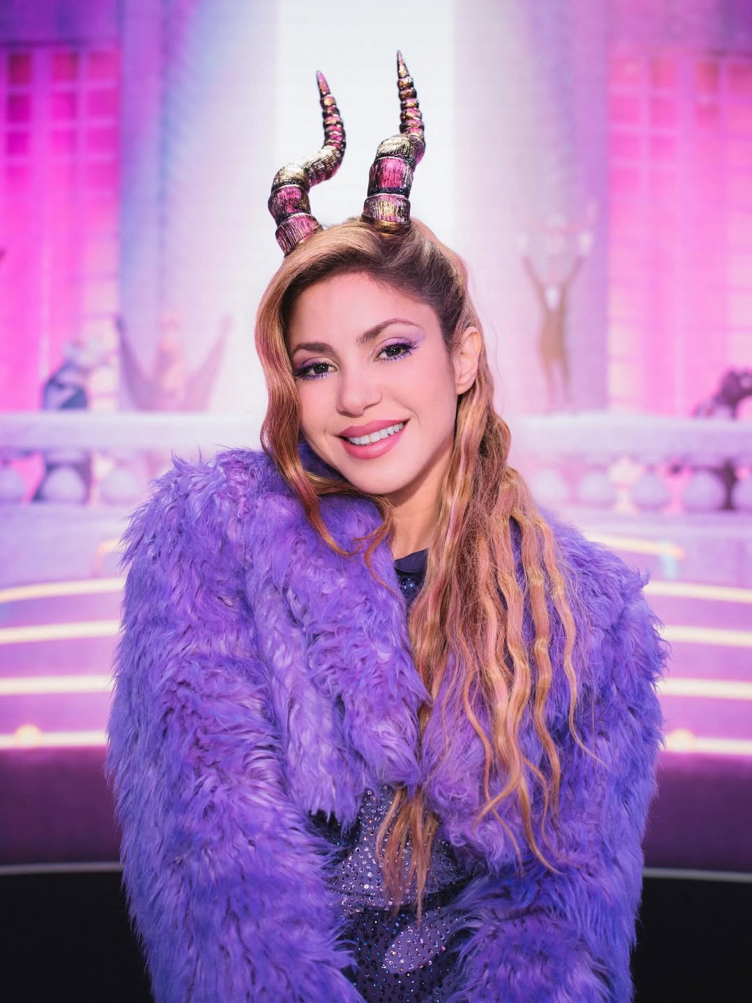 Shakira: தலையில் ஆட்டுக் கொம்போடு சுற்றும் ஷாகிரா.. ஆனாலும் தேவதைங்க ...