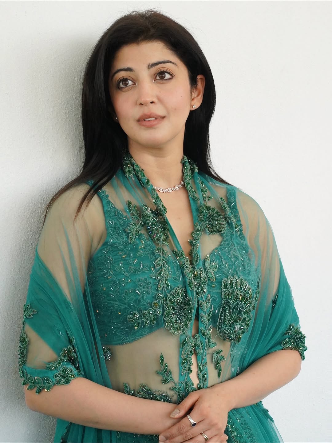 Pranitha Subhash Photos | Pranitha Subhash Latest HD Pics |Pranitha ...