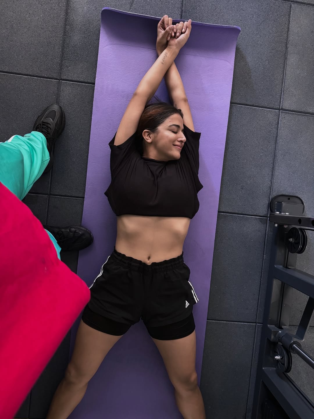 சேலை கட்டி ஜாக்கெட்டை கழட்டிவிட்ட லோகேஷ் கனகராஜ் ஹீரோயின் ...