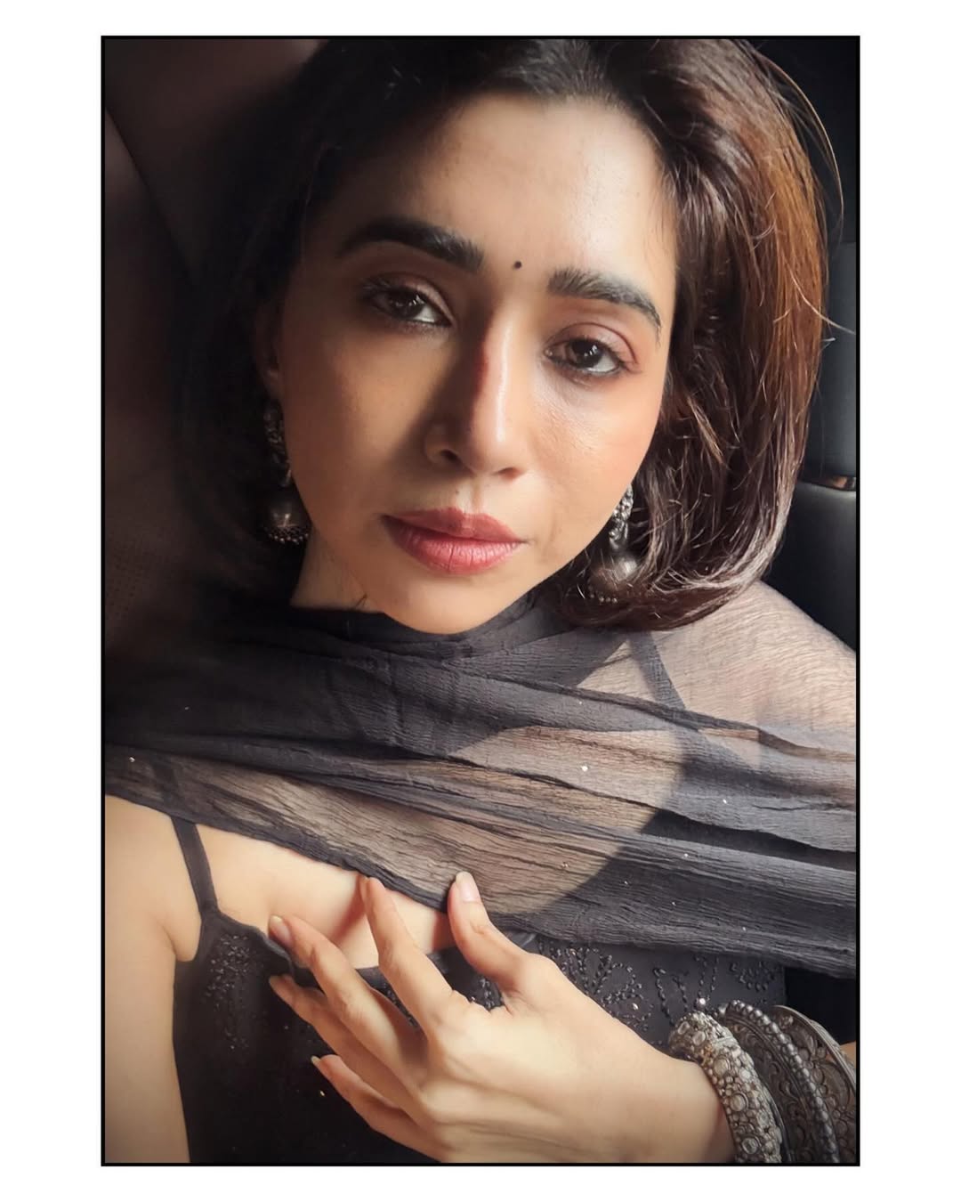 Aarti Ravi: விட்டுத் தள்ளுங்க ஒரு கை பார்த்துக்கலாம்.. அடடே ஆர்த்தி ரவி ...