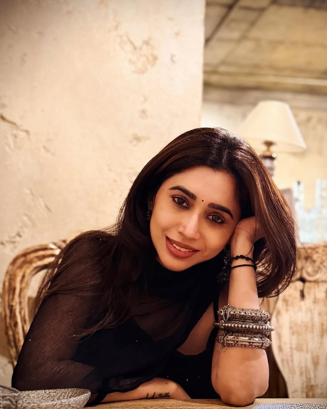 Aarti Ravi: விட்டுத் தள்ளுங்க ஒரு கை பார்த்துக்கலாம்.. அடடே ஆர்த்தி ரவி ...