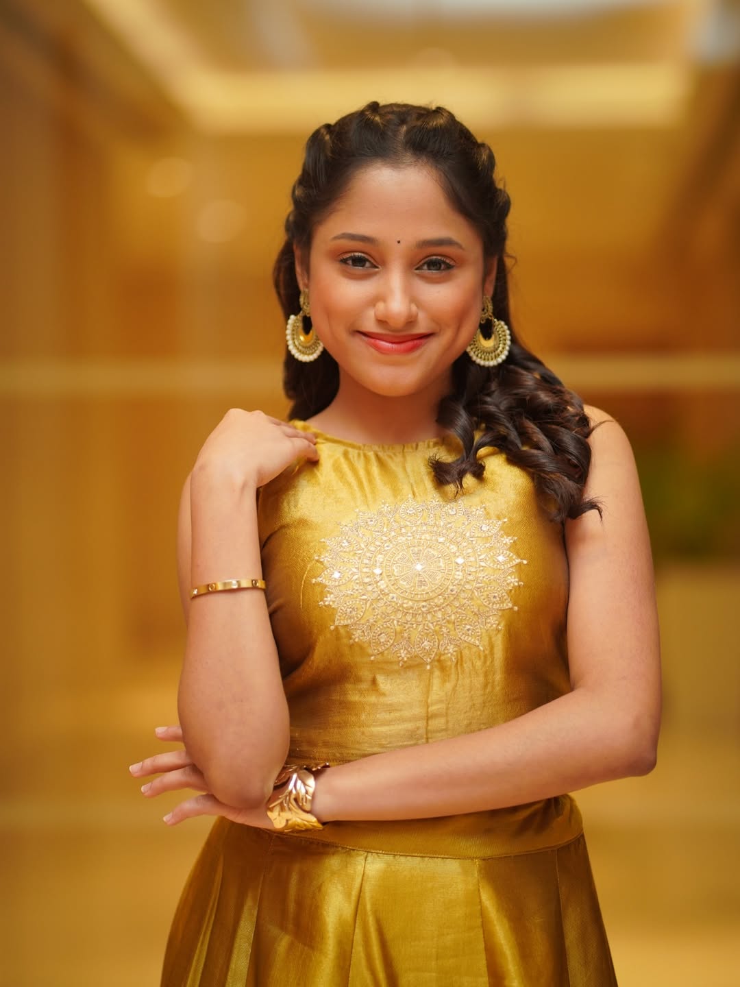 Devayani Daughter: கண்ணக்குழி அழகோடு தங்கமாக ஜொலிக்கும் தேவயானி மகள் இனியா.. பாடகி மட்டுமல்ல ...