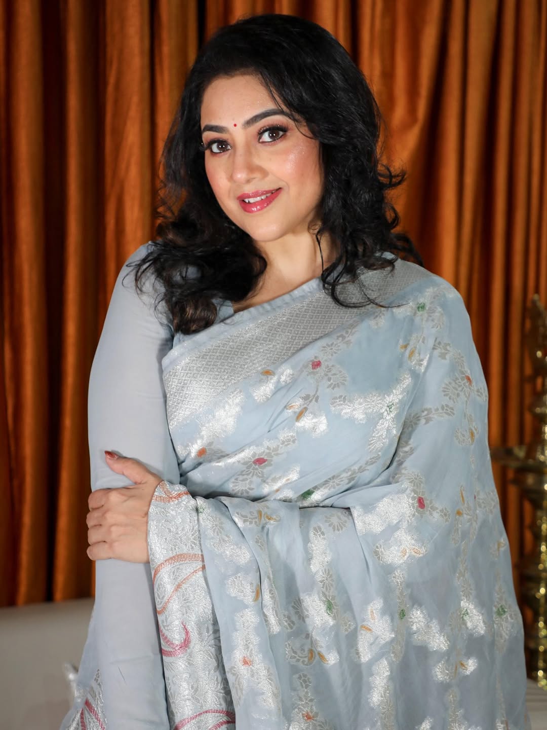 Meena: மீனாவின் அடி நெஞ்சில் யாரு இருக்காங்க? தேவதையாக ஜொலிக்கிறாங்களே ...