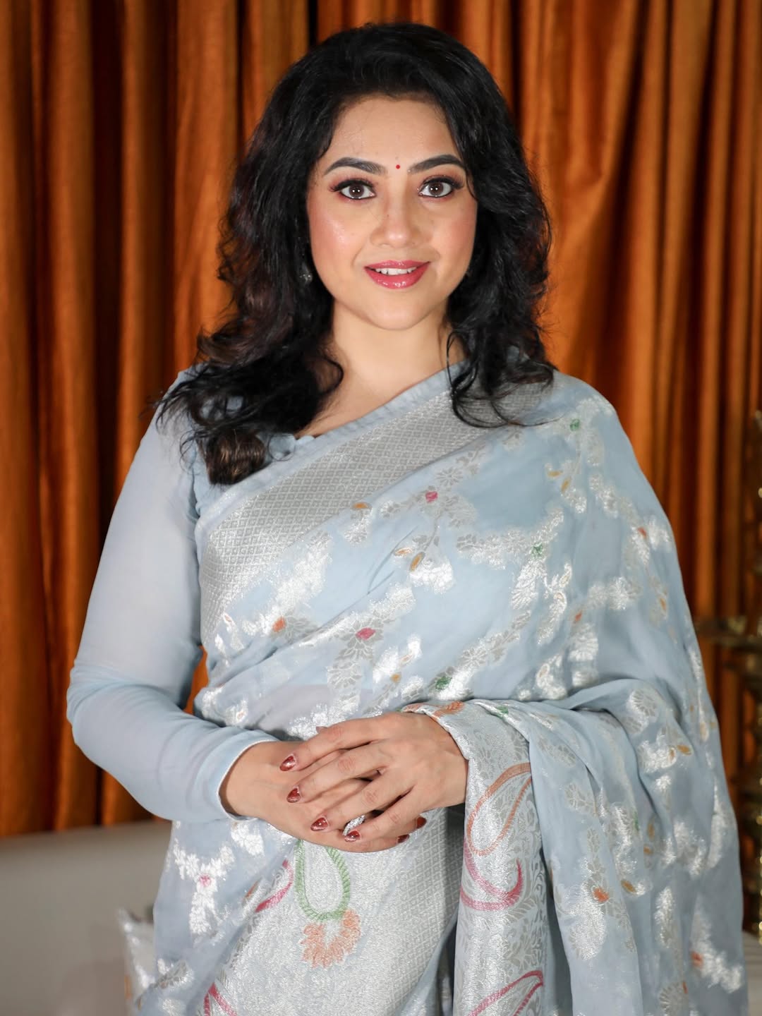 Meena: மீனாவின் அடி நெஞ்சில் யாரு இருக்காங்க? தேவதையாக ஜொலிக்கிறாங்களே ...