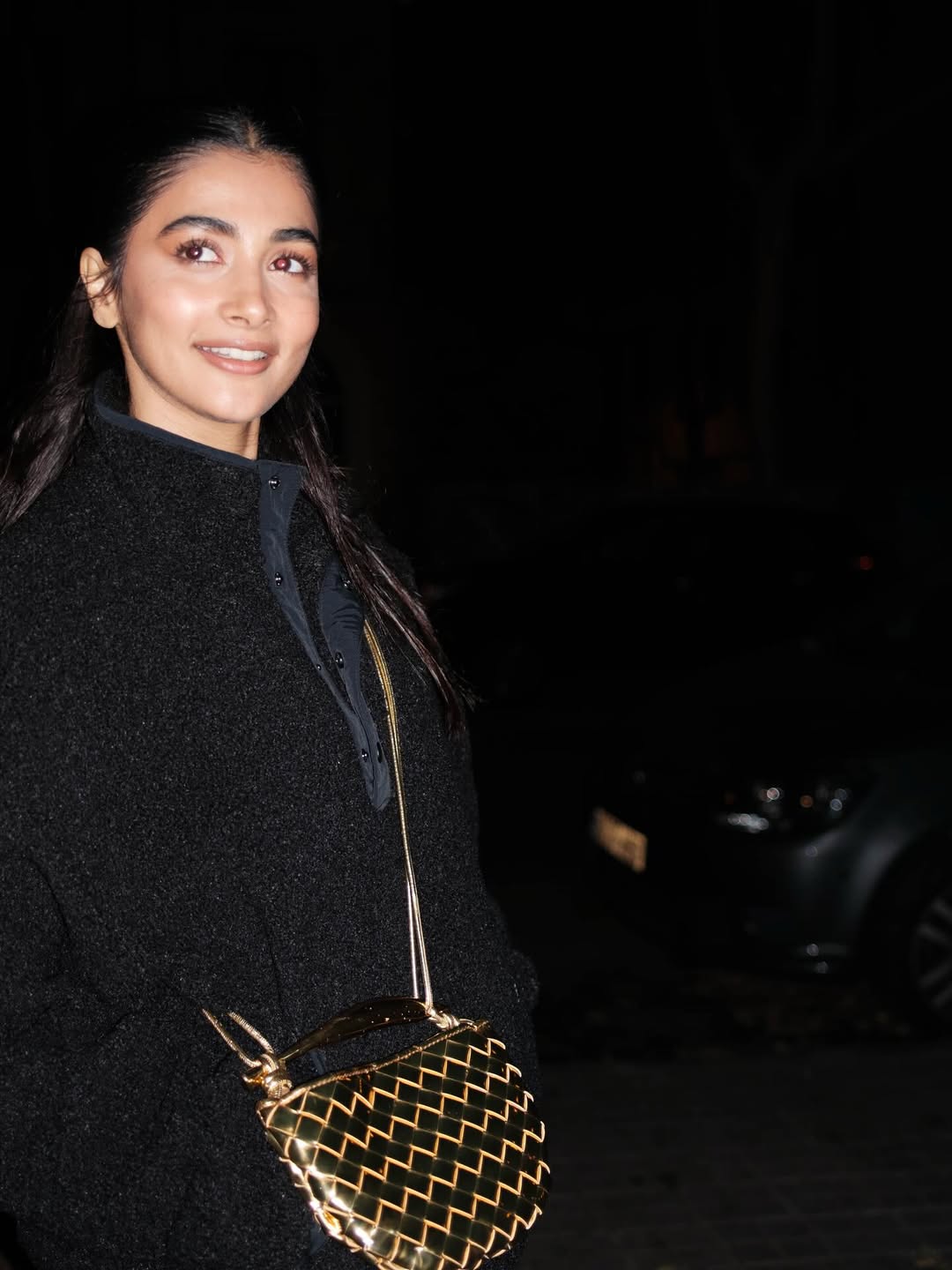 Pooja Hegde: பூஜா ஹெக்டேவுக்கு உதவ நீங்க ரெடியா?.. குளிர் போட்டு ...