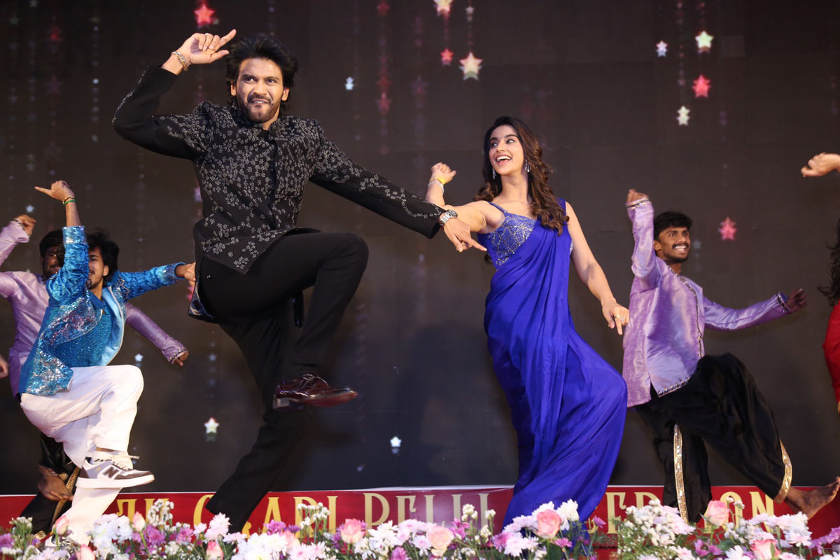 Anaganaga Oka Raju: Raju Gaari Pelli Reception Event Photos | Naveen ...