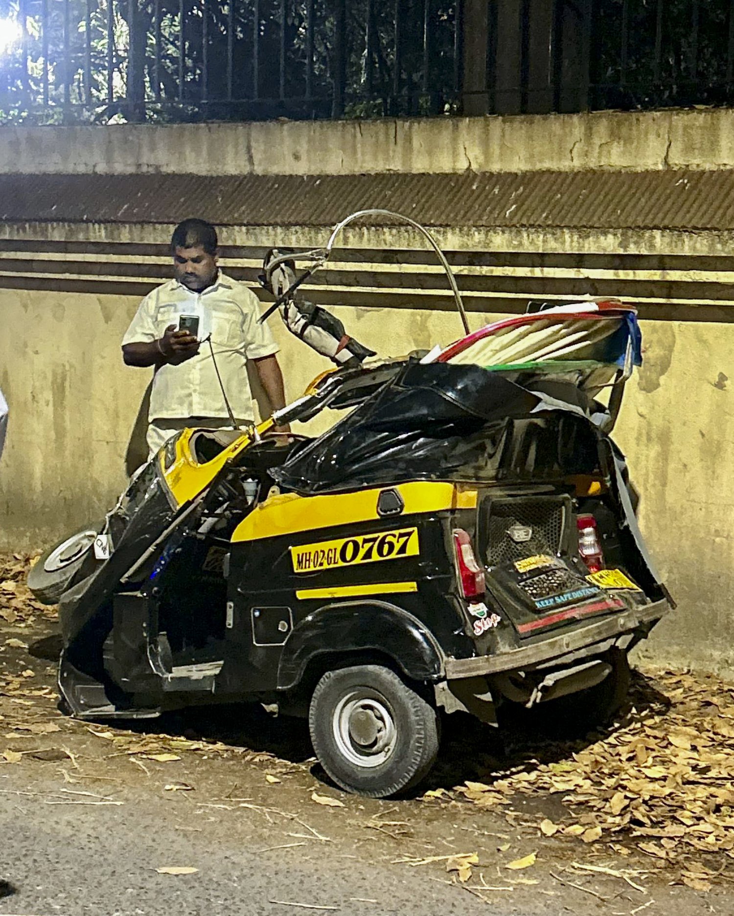 Akshay Kumar’s Escort Vehicle Involved in Juhu Road Accident | Juhu ...
