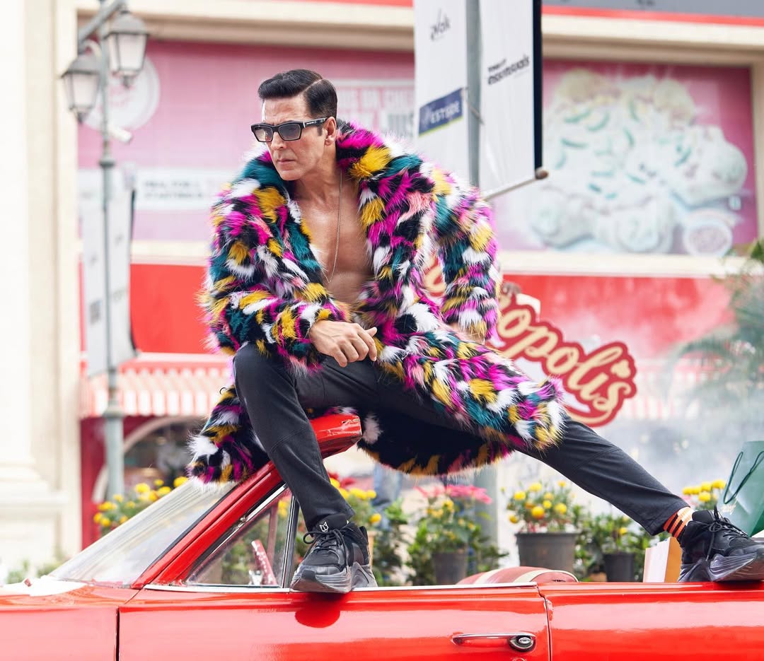 Akshay Kumar’s Escort Vehicle Involved in Juhu Road Accident | Juhu ...