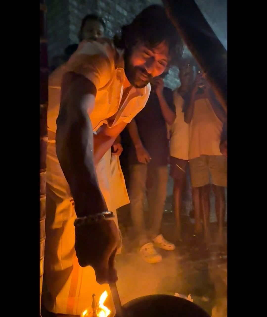 ரெட் கார்டு பெற்ற கம்ருதீன்.. பொங்கலை ஜோராக கொண்டாடிருக்காரே.. வேற ...